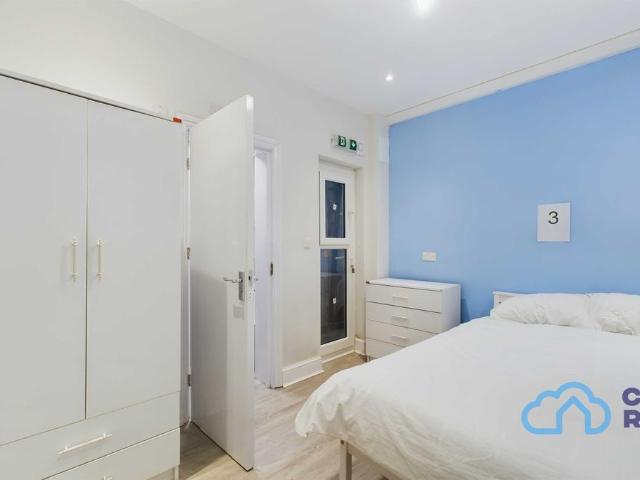 Blackheath SE18, Room to rent, £900 pcm | PrimeLocation