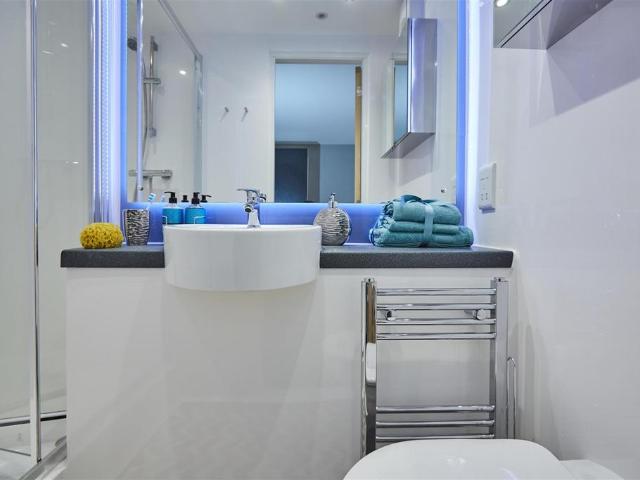 Blackhorse Lane, London E17 1 bed in a flat share to rent £1,174 pcm £271 pw