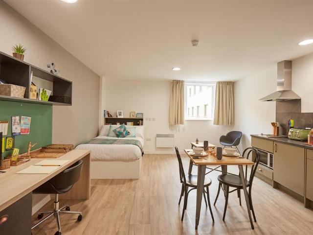 Blackhorse Lane, London E17 Studio to rent £1,798 pcm £415 pw