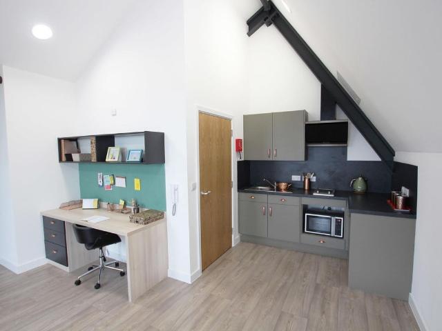 Blackhorse Lane, London E17, Studio to rent, £1,928 pcm | PrimeLocation