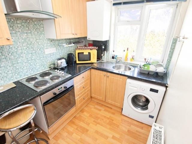 Blackhorse Lane, Walthamstow E17, 3 bed flat to rent, £2,250 pcm | PrimeLocation