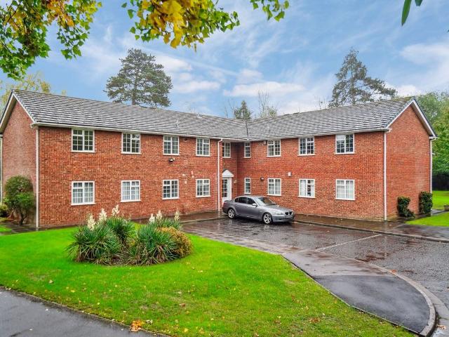 Blackpond Lane, Farnham Royal SL2, 3 bed flat to rent, £1,925 pcm | PrimeLocation