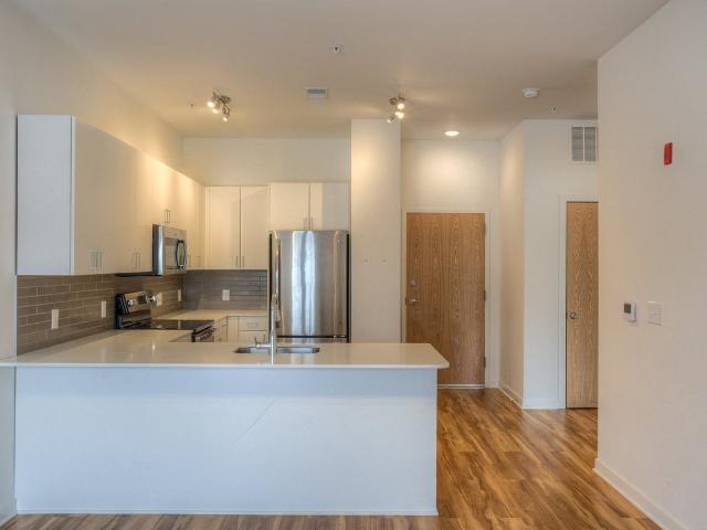 Blackstone Station Studio Apartment for Rent at 3824 Farnam St, Omaha, NE 68131 Nebraska Medical Center