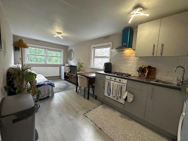 Blackstock Road, London, N4 2 bed flat to rent £1,950 pcm £450 pw
