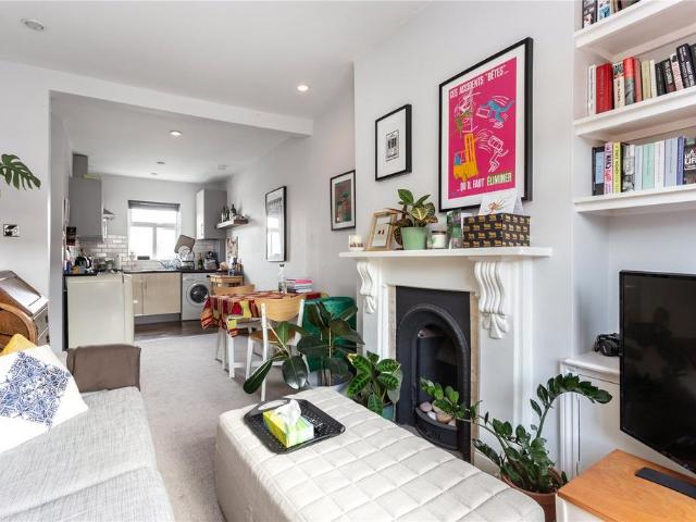 Blackstock Road, London, N5 1 bed apartment to rent £2,250 pcm £519 pw