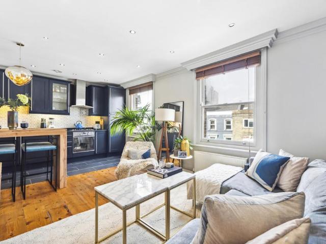 Blackstock Road, London, N5 1 bed apartment to rent £2,600 pcm £600 pw