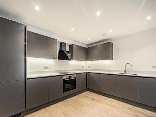 Blacksfords Path, Roehampton, 1 Bedroom Town