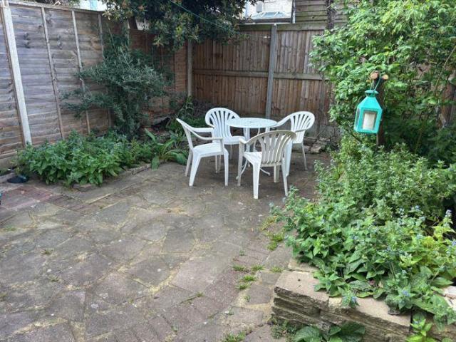 Blackshaw Road, Tooting SW17 4 bed terraced house to rent £2,400 pcm £554 pw