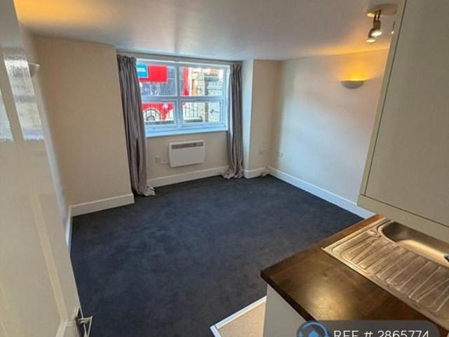Blackshaw Road, London, SW17 1 bed flat to rent £1,450 pcm £335 pw