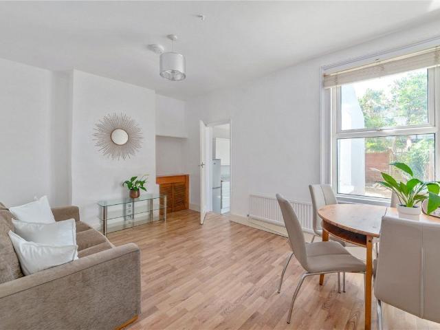 Blackshaw Road, London SW17, 3 bed flat to rent, £2,600 pcm | PrimeLocation