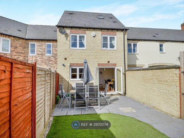Blackthorn Mews, Carterton OX18, 3 bed terraced house to rent, £1,750 pcm | PrimeLocation