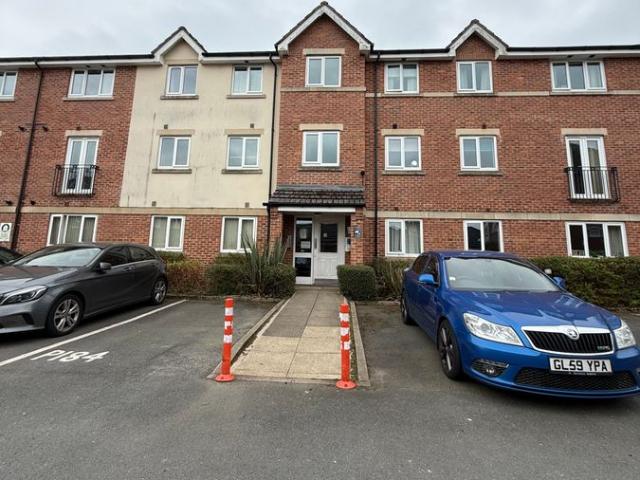 Blackthorn Drive, Huddersfield HD3, 2 bed flat to rent, £825 pcm | PrimeLocation