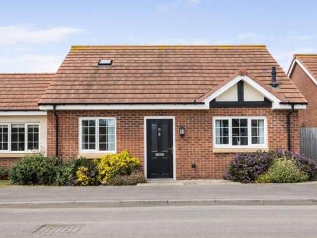 Blackthorne Avenue, Humberston, 2 Bedroom Bungalow