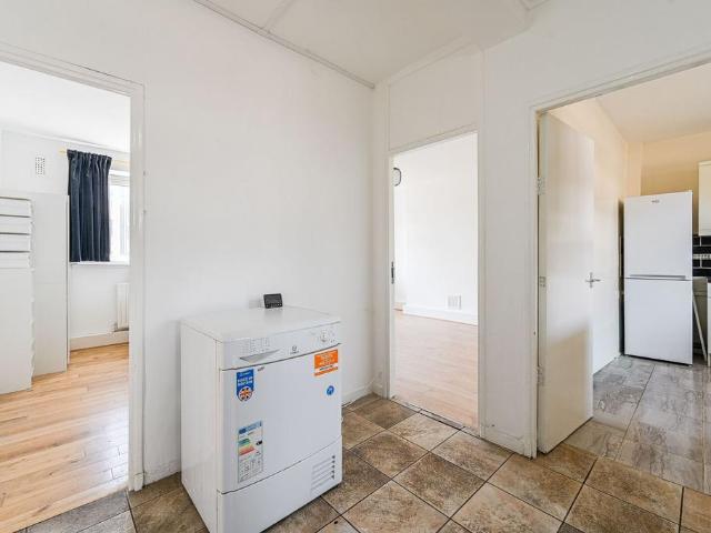Blackwall Lane, Greenwich, London, SE10 3 bed flat to rent £2,500 pcm £577 pw