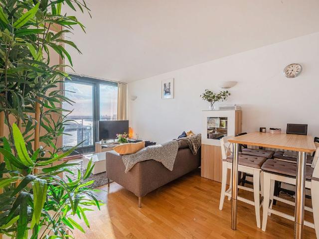 Blackwall Way, Canary Wharf, London E14, 1 bed flat to rent, £1,950 pcm | PrimeLocation