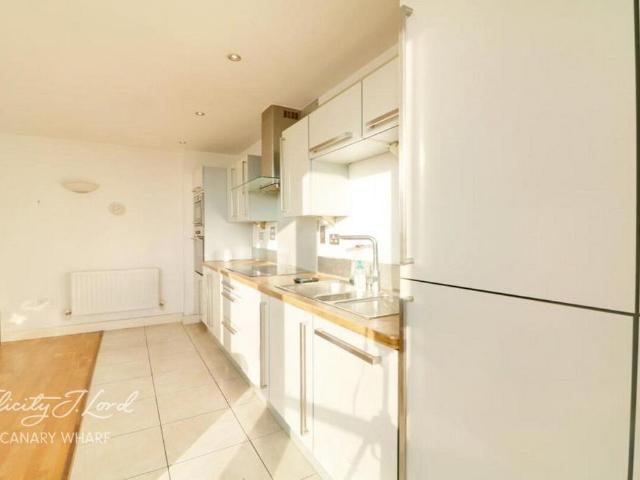 Blackwall Way, London 2 bed apartment to rent £2,000 pcm £462 pw