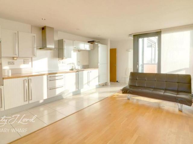 Blackwall Way, London 2 bed apartment to rent £2,000 pcm £462 pw