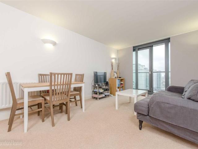 Blackwall Way, London, E14 1 bed apartment to rent £2,000 pcm £462 pw