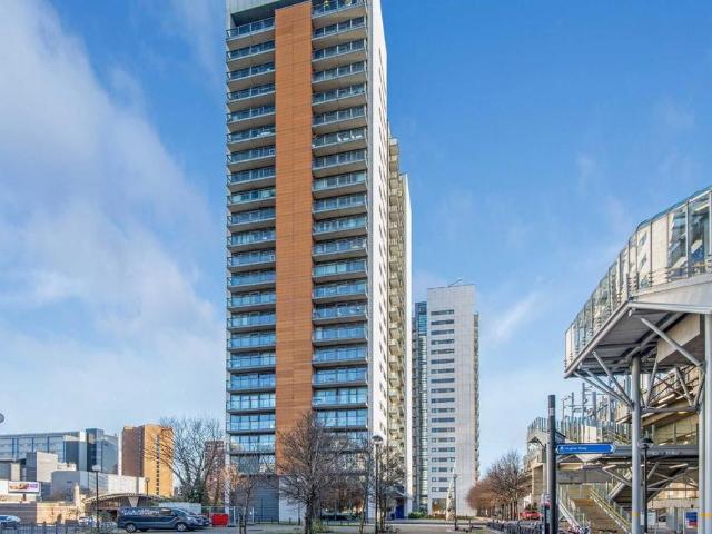 Blackwall Way, London E14 1 bed flat to rent £1,900 pcm £438 pw