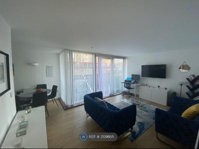 Blackwall Way, London E14, 2 bed flat to rent, £2,650 pcm | PrimeLocation