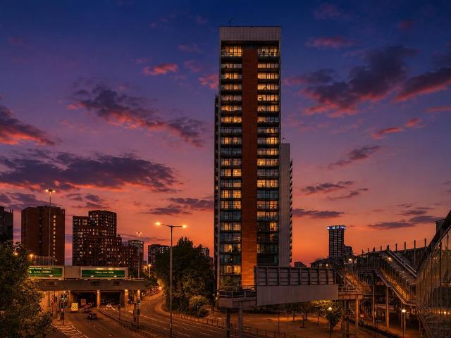 Blackwall Way, London E14, 2 bed flat to rent, £2,550 pcm | PrimeLocation