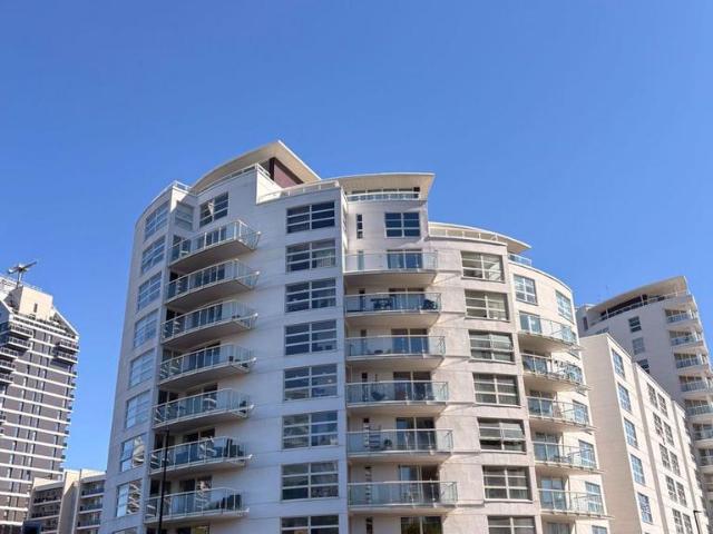 Blackwall Way, London, E14 9NR 2 bed ground floor flat to rent £2,300 pcm £531 pw