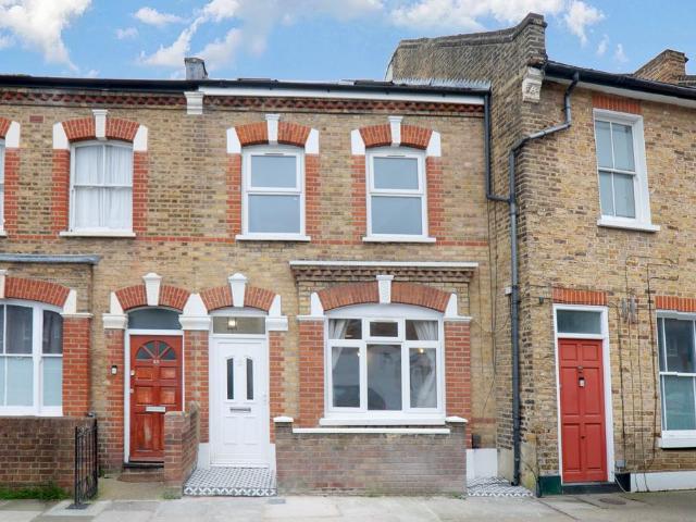 Blackwater Street, London, SE22 5 bed terraced house to rent £3,600 pcm £831 pw