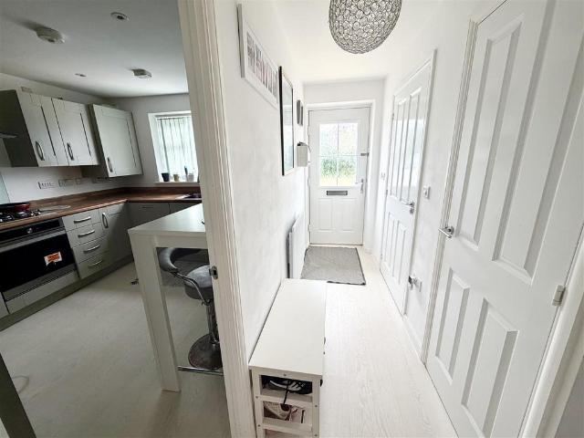 Blackwell Close, Tadpole Garden. 4 bed detached house to rent £1,850 pcm £427 pw