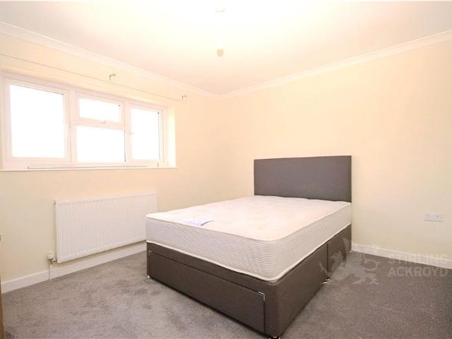 Blackwell Avenue, Guildford, Surrey, GU2 8LU