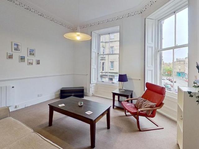 Blackwood Crescent, Edinburgh, EH9 2 bed flat to rent £1,590 pcm £367 pw