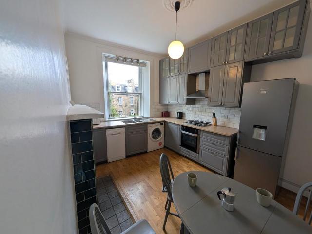 Blackwood Crescent EH9 2 bed flat to rent £1,550 pcm £358 pw