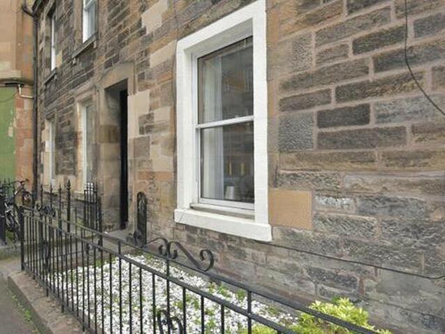 / Blackwood Crescent, Newington, 2 Bedroom Flat
