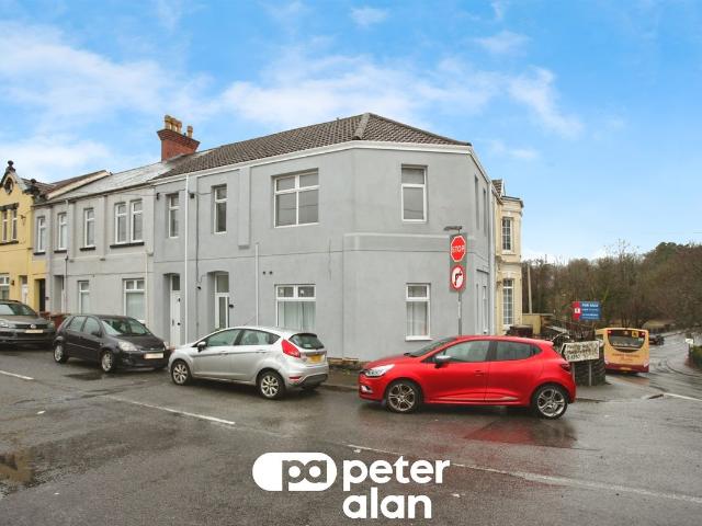 Blackwood NP12, 2 bed flat to rent, £800 pcm | PrimeLocation