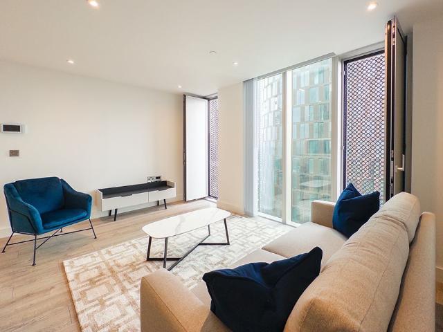 Blade Tower, Silvercroft Street, Manchester M15, 1 bed flat to rent, £1,850 pcm | PrimeLocation