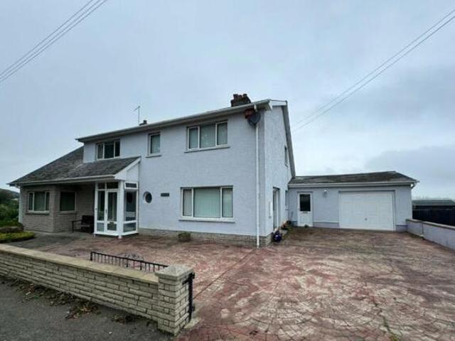Blaen cil llech, Newcastle Emlyn, 3 Bedroom Detached