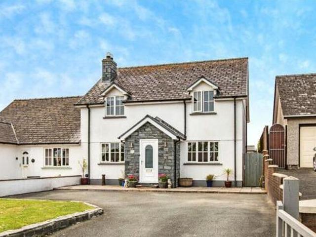 Blaenannerch, Cardigan, 4 Bedroom Semi detached