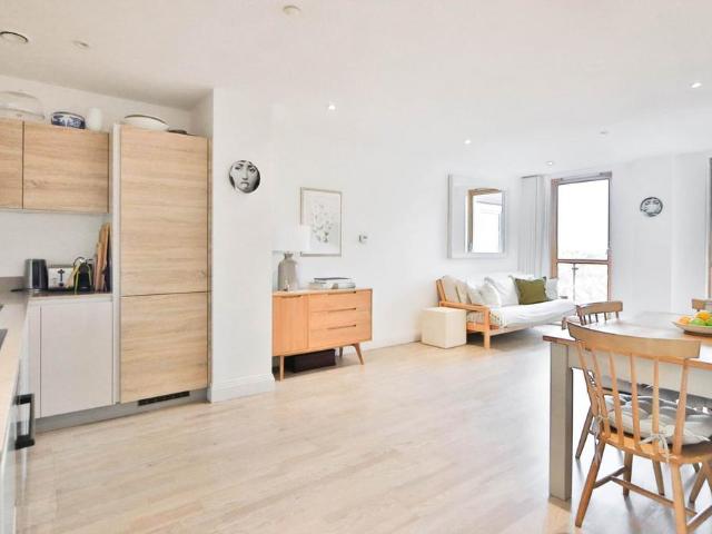 Blagdon Road, New Malden 3 bed apartment to rent £3,000 pcm £692 pw