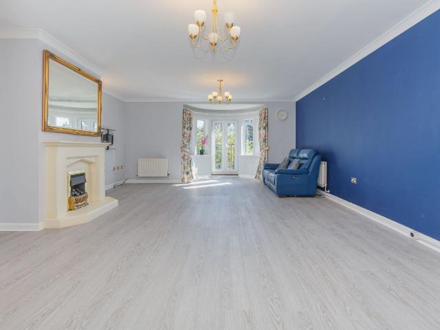 Blagdens Lane N14, 2 bed flat to rent, £2,500 pcm | PrimeLocation