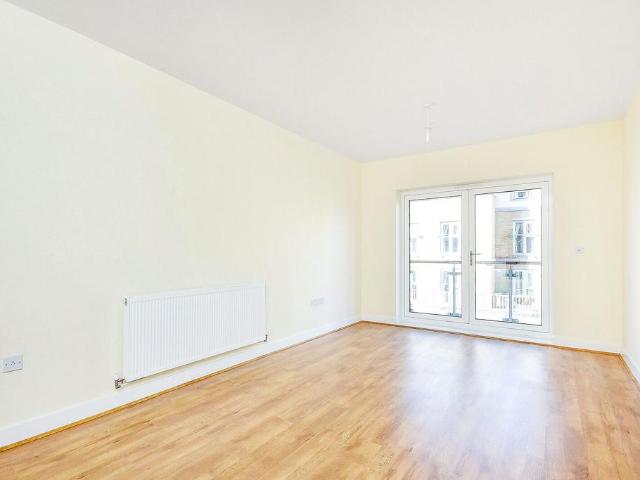 Blagrove Road, Teddington, TW11 1 bed flat to rent £2,200 pcm £508 pw