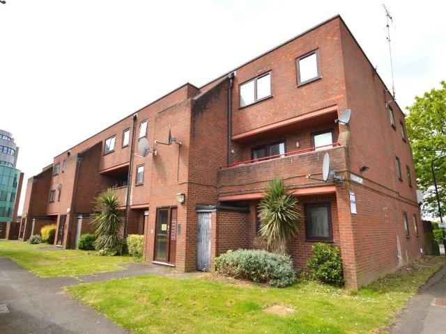 Blair Road, Slough, Berkshire SL1, 2 bed flat to rent, £1,500 pcm | PrimeLocation