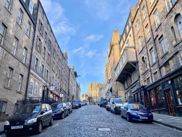 Blair Street, Edinburgh, EH1 1QR 2 bed flat to rent £1,550 pcm £358 pw