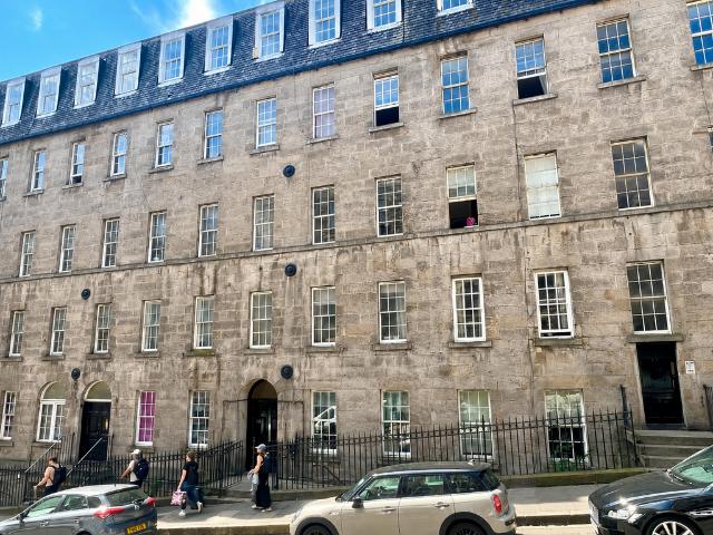 Blair Street, Edinburgh, EH1 1QR 2 bed flat to rent £1,550 pcm £358 pw