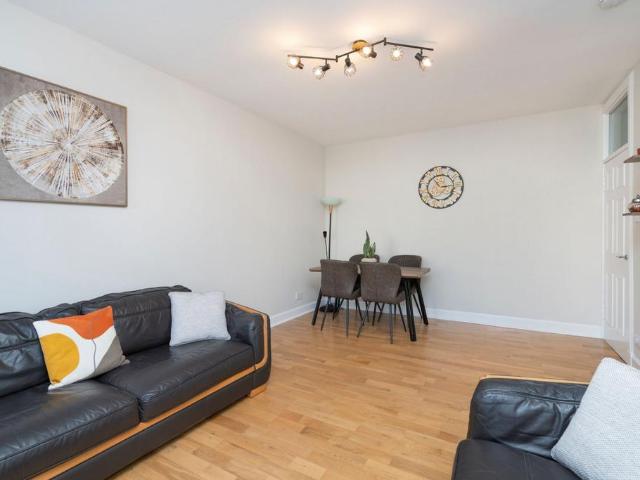Blair Street, Edinburgh, EH1 2 bed flat to rent £1,895 pcm £437 pw