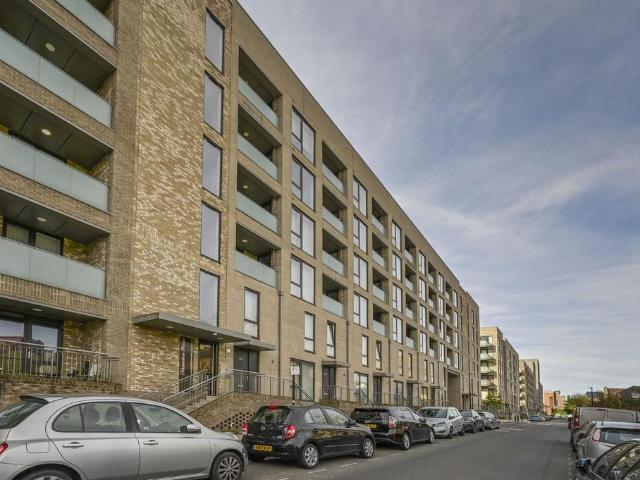 Blair Street, Poplar, London, E14 Studio to rent £2,100 pcm £485 pw