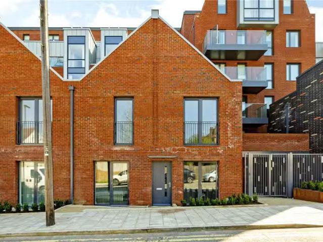 Blairderry Road, London, SW2 4SD