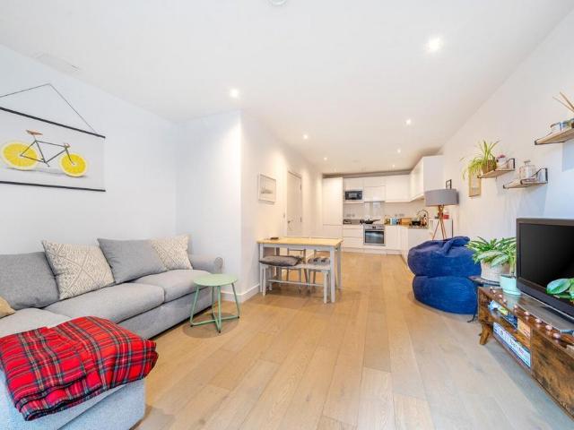 Blairderry Road, London, SW2 1 bed flat to rent £1,950 pcm £450 pw