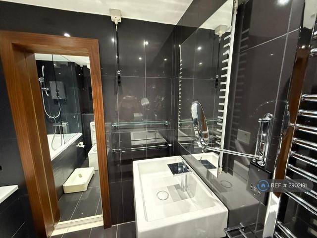 Blake Court, London, SE16 2 bed flat to rent £2,500 pcm £577 pw