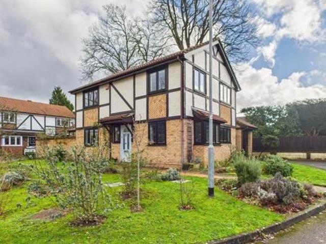 Blake Close, Crowthorne, 4 Bedroom Detached