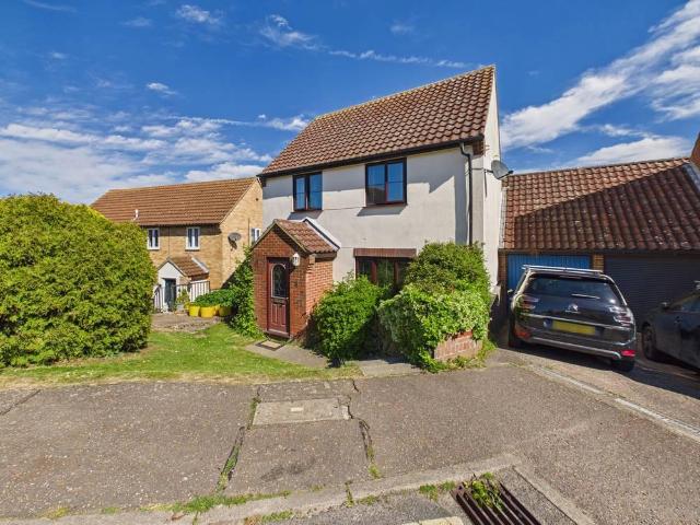 Blake Close, Lawford Dale. 3 bed detached house to rent £1,395 pcm £322 pw
