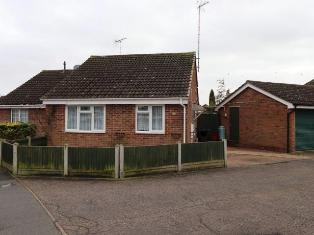 Blake Drive, Clacton On Sea CO16, 2 bed bungalow to rent, £1,350 pcm | PrimeLocation